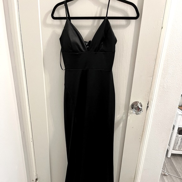 Windsor | Dresses | Windsor Black Dress W Leg Slit | Poshmark